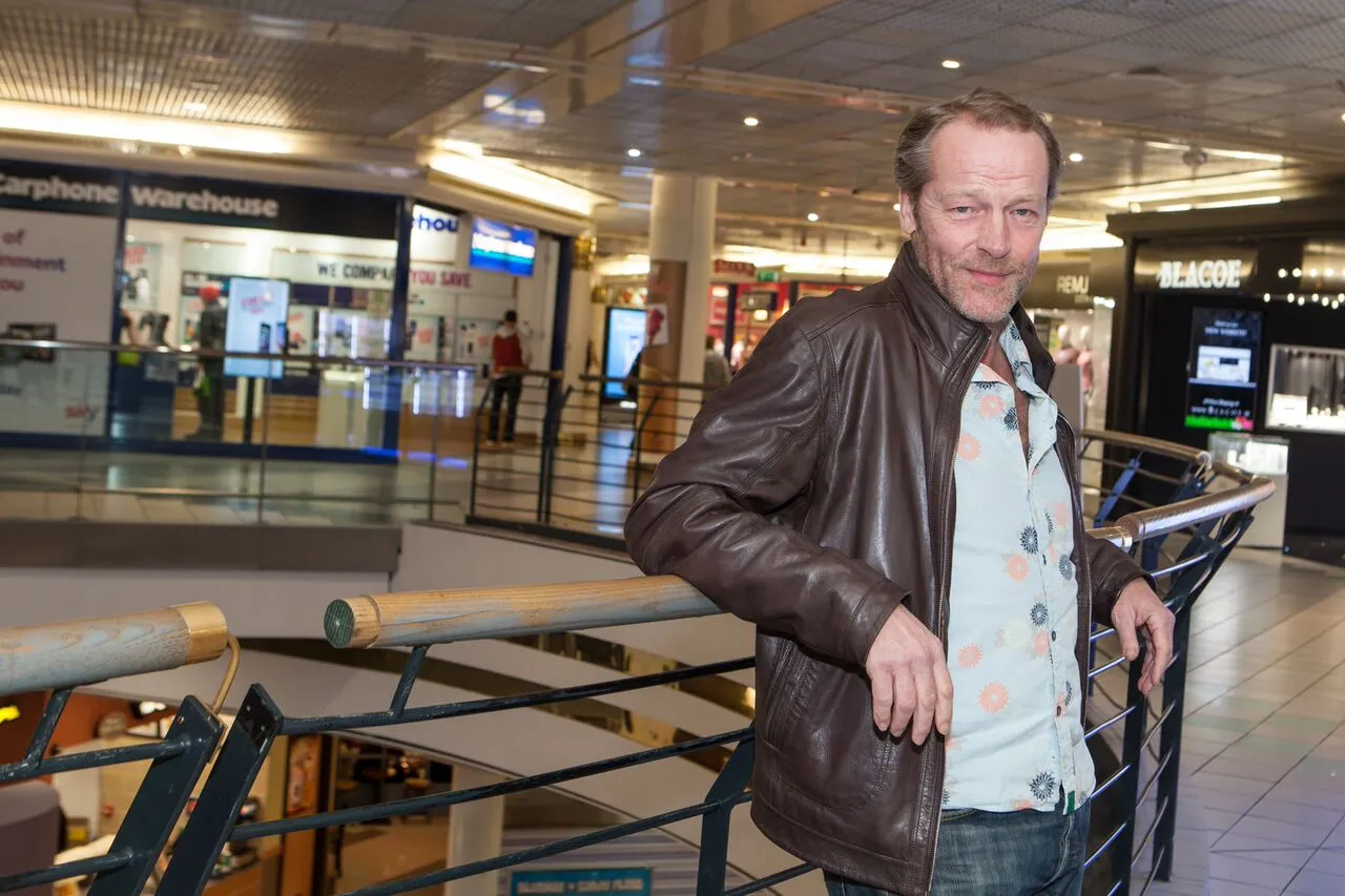 Iain Glen visits Eyre Square Shopping Centre - Eyre Square Centre ... Iain Glen visits Eyre Square Shopping Centre - Eyre Square Centre ...